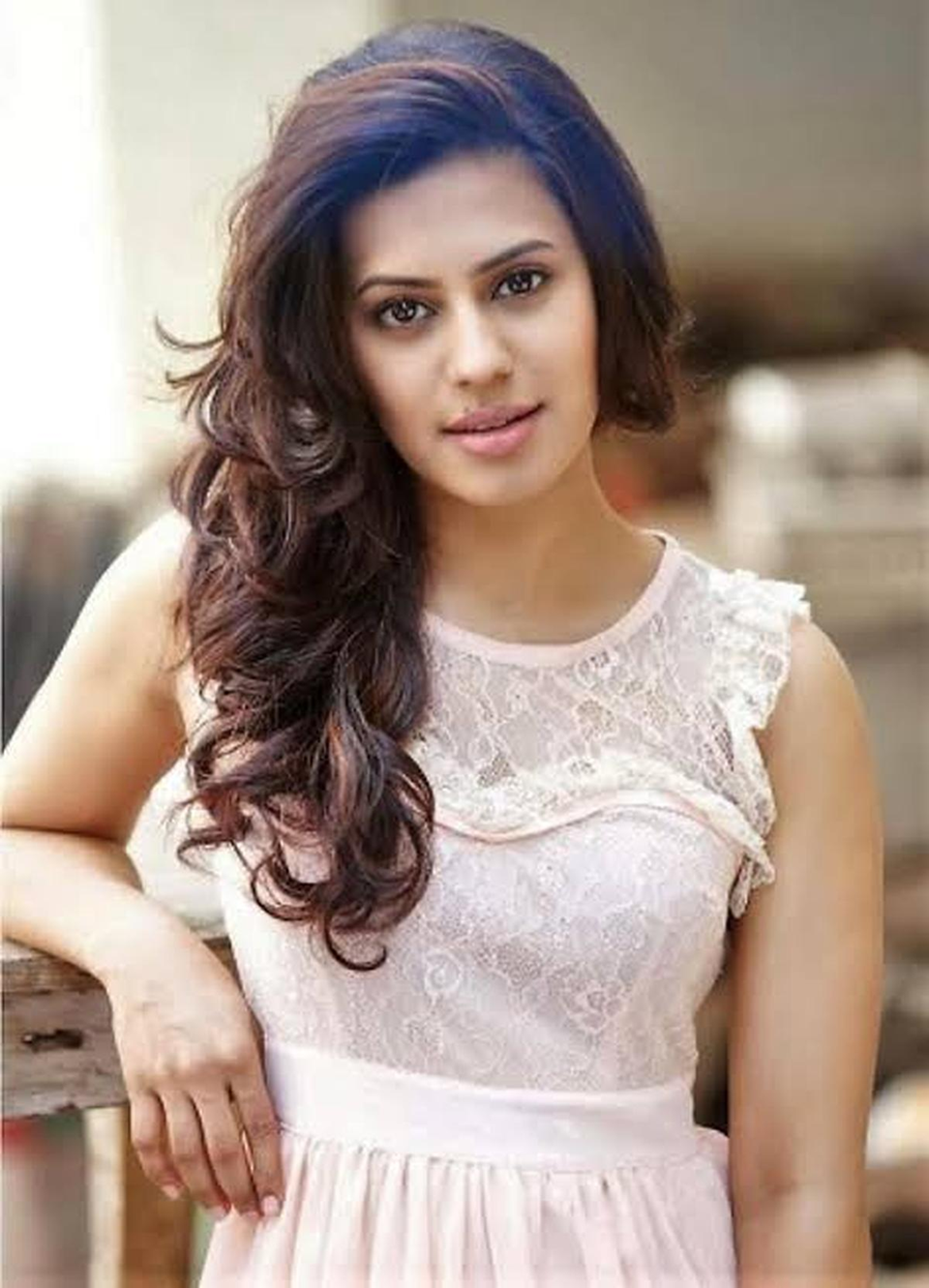 தங்கக்கடத்தல் குருவியாக நடிகை.. கிடுக்குபிடிக்கு தயாராகும் அமலாக்கத்துறை..! - Tamil Spark